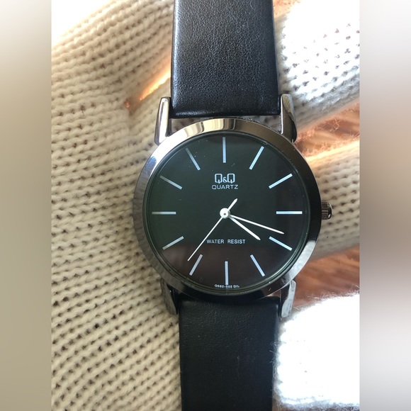 Q & Q | Accessories | Q Q Mens Wrist Watch Black Dial Silver Tone ...